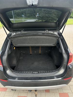 Black BMW X1 2009 in Turi, with an engine capacity of 2.00 L and mileage of 407 thousand km for 4800 €, photo 12 on AUTOMOTO.COM.LV