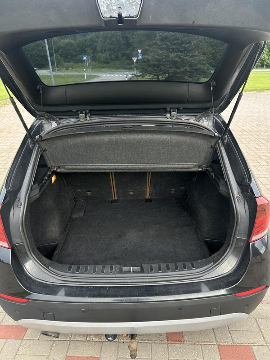 Black BMW X1 2009 in Turi, with an engine capacity of 2.00 L and mileage of 407 thousand km for 4800 €, photo 12 on AUTOMOTO.COM.LV
