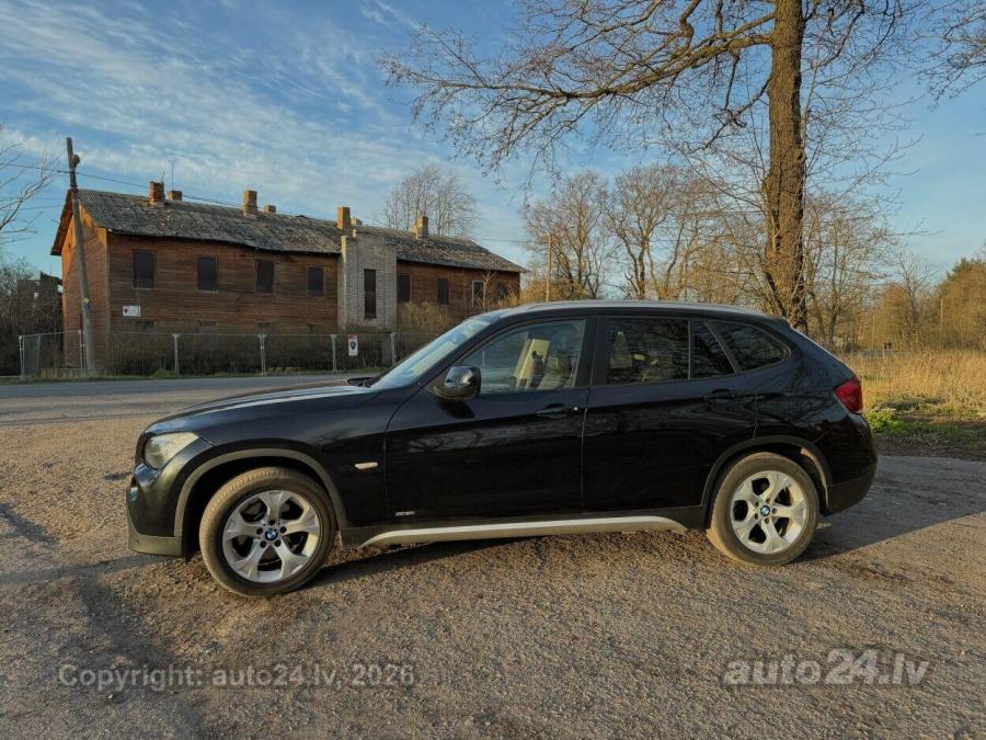 Melns BMW X1 2010 Tallina, ar dzinēja tilpumu 2.00 L un nobraukumu 373 tūkst. km par 7700 €, foto 3 vietnē AUTOMOTO.COM.LV