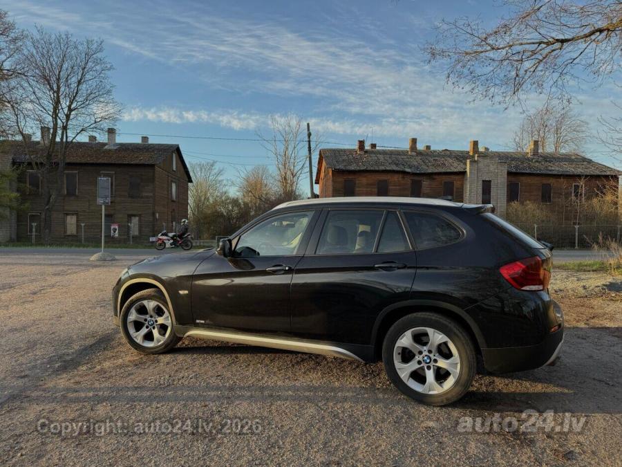 Melns BMW X1 2010 Tallina, ar dzinēja tilpumu 2.00 L un nobraukumu 373 tūkst. km par 7700 €, foto 4 vietnē AUTOMOTO.COM.LV