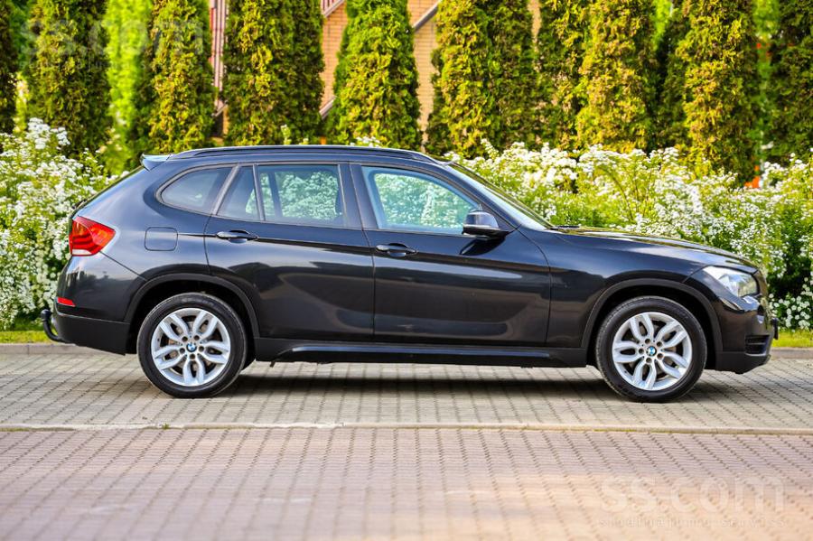 Black BMW X1 2012 in Jelgava, with an engine capacity of 2.00 L and mileage of 0 thousand km for 8250 €, photo 4 on AUTOMOTO.COM.LV