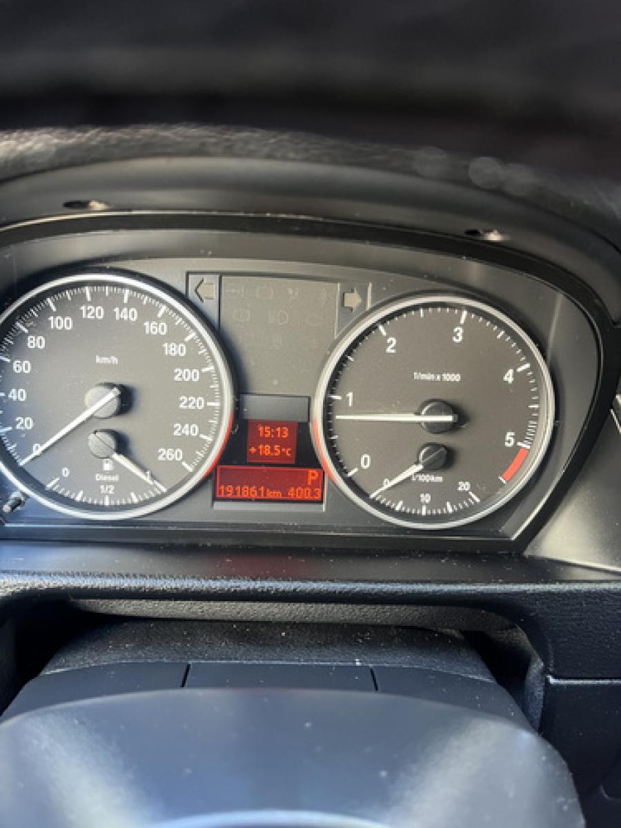Black BMW X1 2013 in Tallinn, with an engine capacity of 2.00 L and mileage of 190 thousand km for 10500 €, photo 13 on AUTOMOTO.COM.LV