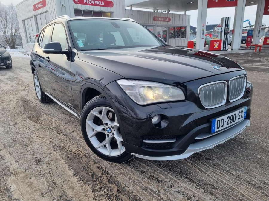Black BMW X1 2015 in Taurage, with an engine capacity of 2.00 L and mileage of 212 thousand km for 8800 €, photo 2 on AUTOMOTO.COM.LV