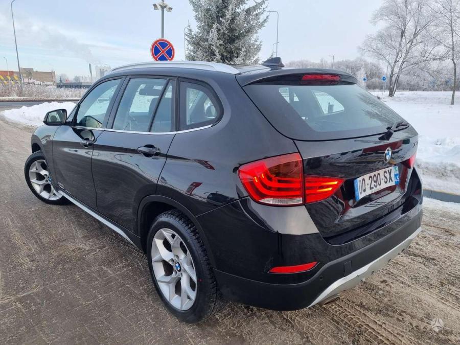 Black BMW X1 2015 in Taurage, with an engine capacity of 2.00 L and mileage of 212 thousand km for 8800 €, photo 3 on AUTOMOTO.COM.LV
