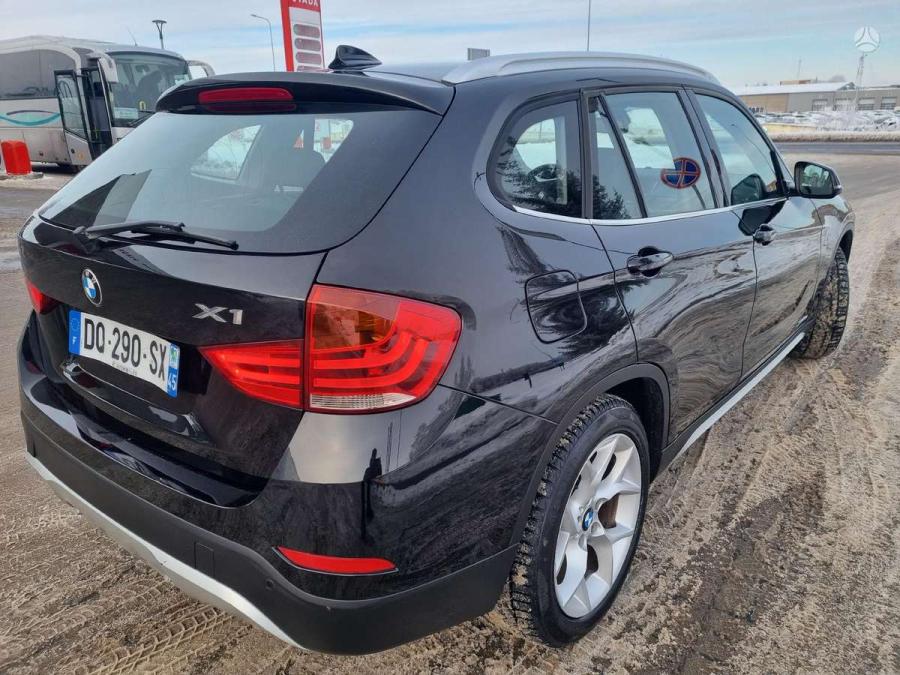 Black BMW X1 2015 in Taurage, with an engine capacity of 2.00 L and mileage of 212 thousand km for 8800 €, photo 6 on AUTOMOTO.COM.LV