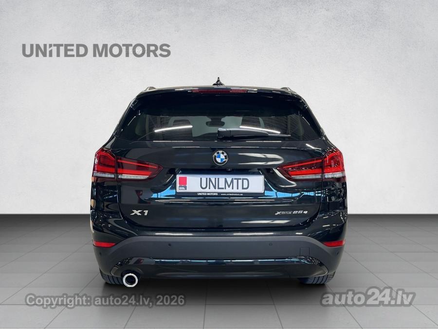 Black BMW X1 2021 in Tallinn, with an engine capacity of 1.50 L and mileage of 60 thousand km for 23900 €, photo 6 on AUTOMOTO.COM.LV