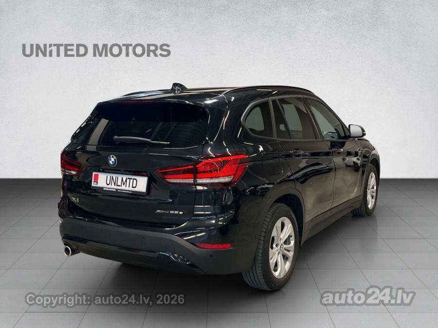 Black BMW X1 2021 in Tallinn, with an engine capacity of 1.50 L and mileage of 60 thousand km for 23900 €, photo 7 on AUTOMOTO.COM.LV