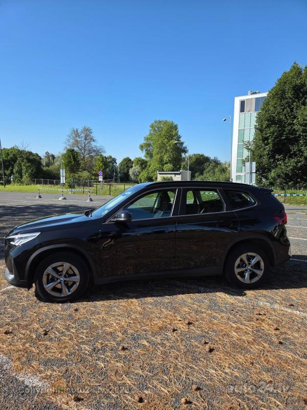 Black BMW X1 2023 in Tallinn, with an engine capacity of 2.00 L and mileage of 47 thousand km for 29500 €, photo 3 on AUTOMOTO.COM.LV
