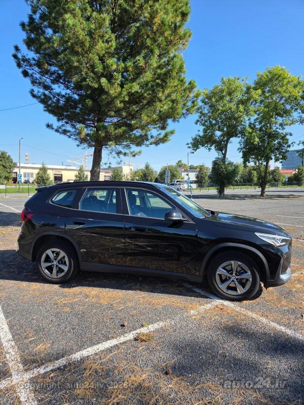 Black BMW X1 2023 in Tallinn, with an engine capacity of 2.00 L and mileage of 47 thousand km for 29500 €, photo 6 on AUTOMOTO.COM.LV