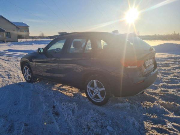 Blue BMW X1 2010 in Kaunas, with an engine capacity of 2.00 L and mileage of 299 thousand km for 5699 €, photo 4 on AUTOMOTO.COM.LV