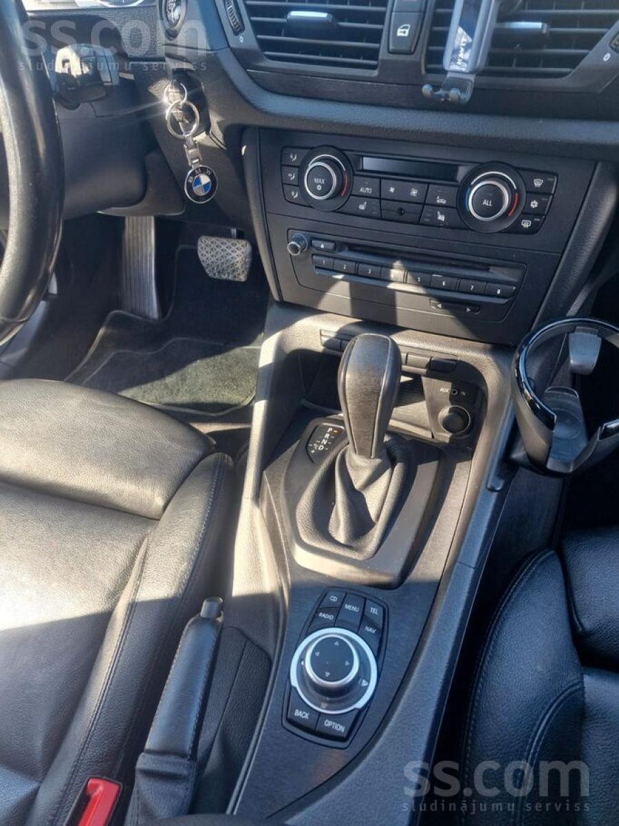 Blue BMW X1 2010 in Riga, with an engine capacity of 2.30 L and mileage of 204 thousand km for 10900 €, photo 7 on AUTOMOTO.COM.LV