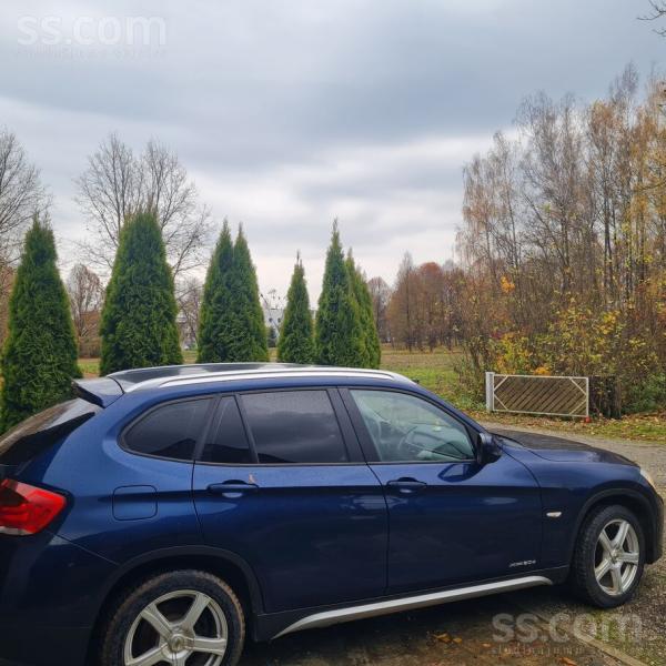 Blue BMW X1 2011 in Bauska, with an engine capacity of 2.00 L and mileage of 316 thousand km for 6599 €, photo 4 on AUTOMOTO.COM.LV
