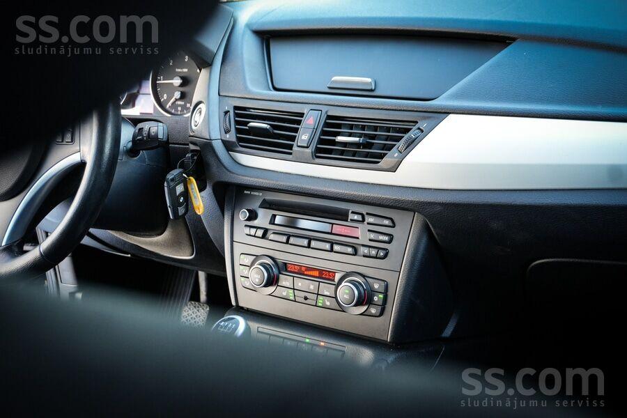 Zils BMW X1 2011 Rīga, ar dzinēja tilpumu 2.00 L un nobraukumu 247 tūkst. km par 6990 €, foto 13 vietnē AUTOMOTO.COM.LV