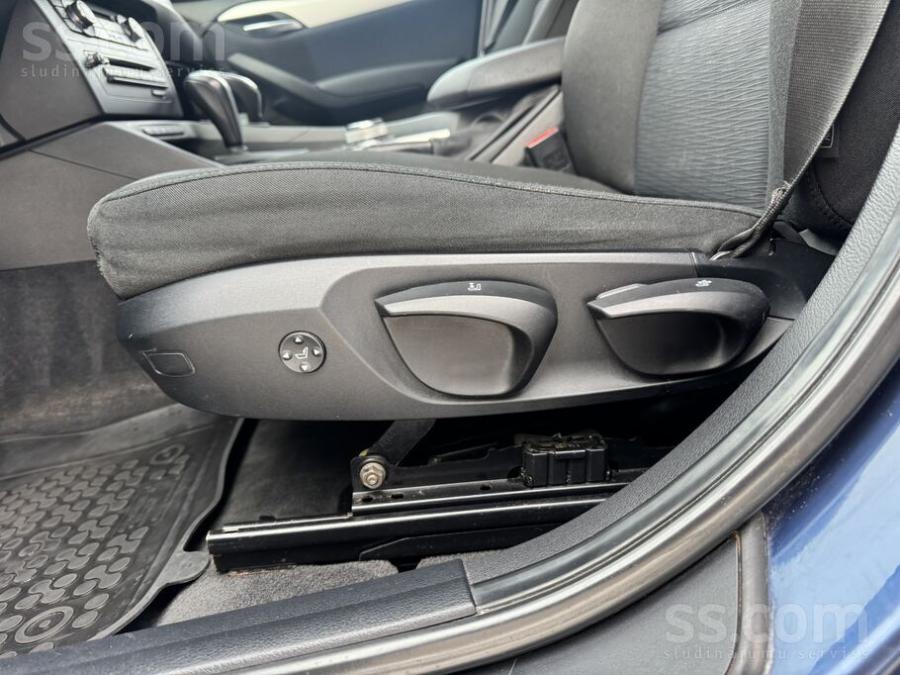 Blue BMW X1 2011 in Riga, with an engine capacity of 2.00 L and mileage of 0 thousand km for 6750 €, photo 21 on AUTOMOTO.COM.LV