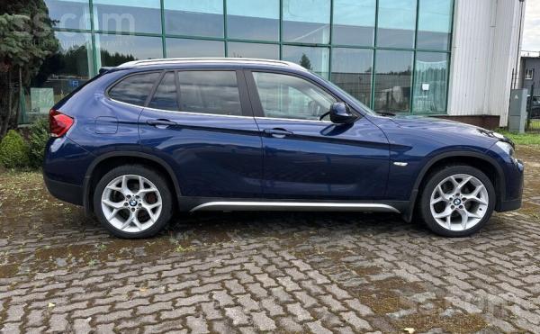 BMW X1 2011 Rīga vietnē Zils BMW X1 2011 Rīga, ar dzinēja tilpumu 2.30 L un nobraukumu 0 tūkst. km par 7600 €, foto 4 vietnē AUTOMOTO.COM.LV