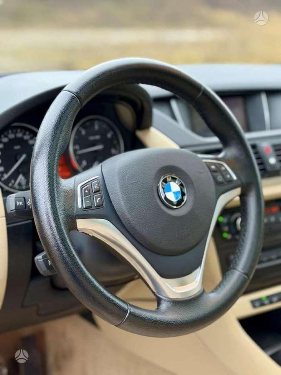 Zils BMW X1 2012 Šauļi, ar dzinēja tilpumu 2.00 L un nobraukumu 292 tūkst. km par 9950 €, foto 21 vietnē AUTOMOTO.COM.LV