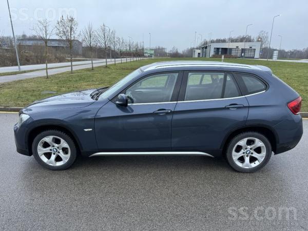 Zils BMW X1 2012 Tukums, ar dzinēja tilpumu 2.00 L un nobraukumu 276 tūkst. km par 6350 €, foto 4 vietnē AUTOMOTO.COM.LV