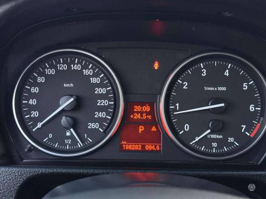 Zils BMW X1 2012 Panevēža, ar dzinēja tilpumu 2.00 L un nobraukumu 198 tūkst. km par 7250 €, foto 23 vietnē AUTOMOTO.COM.LV