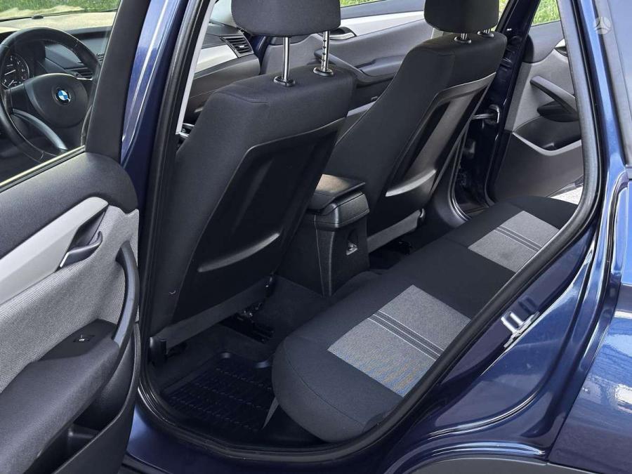 Zils BMW X1 2012 Panevēža, ar dzinēja tilpumu 2.00 L un nobraukumu 198 tūkst. km par 7250 €, foto 26 vietnē AUTOMOTO.COM.LV