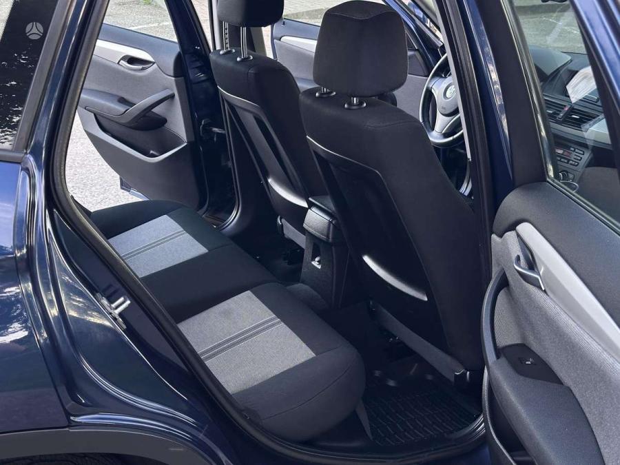 Zils BMW X1 2012 Panevēža, ar dzinēja tilpumu 2.00 L un nobraukumu 198 tūkst. km par 7250 €, foto 27 vietnē AUTOMOTO.COM.LV