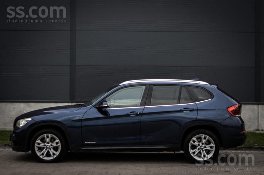 Zils BMW X1 2013 Rīga, ar dzinēja tilpumu 2.00 L un nobraukumu 276 tūkst. km par 10990 €, foto 4 vietnē AUTOMOTO.COM.LV