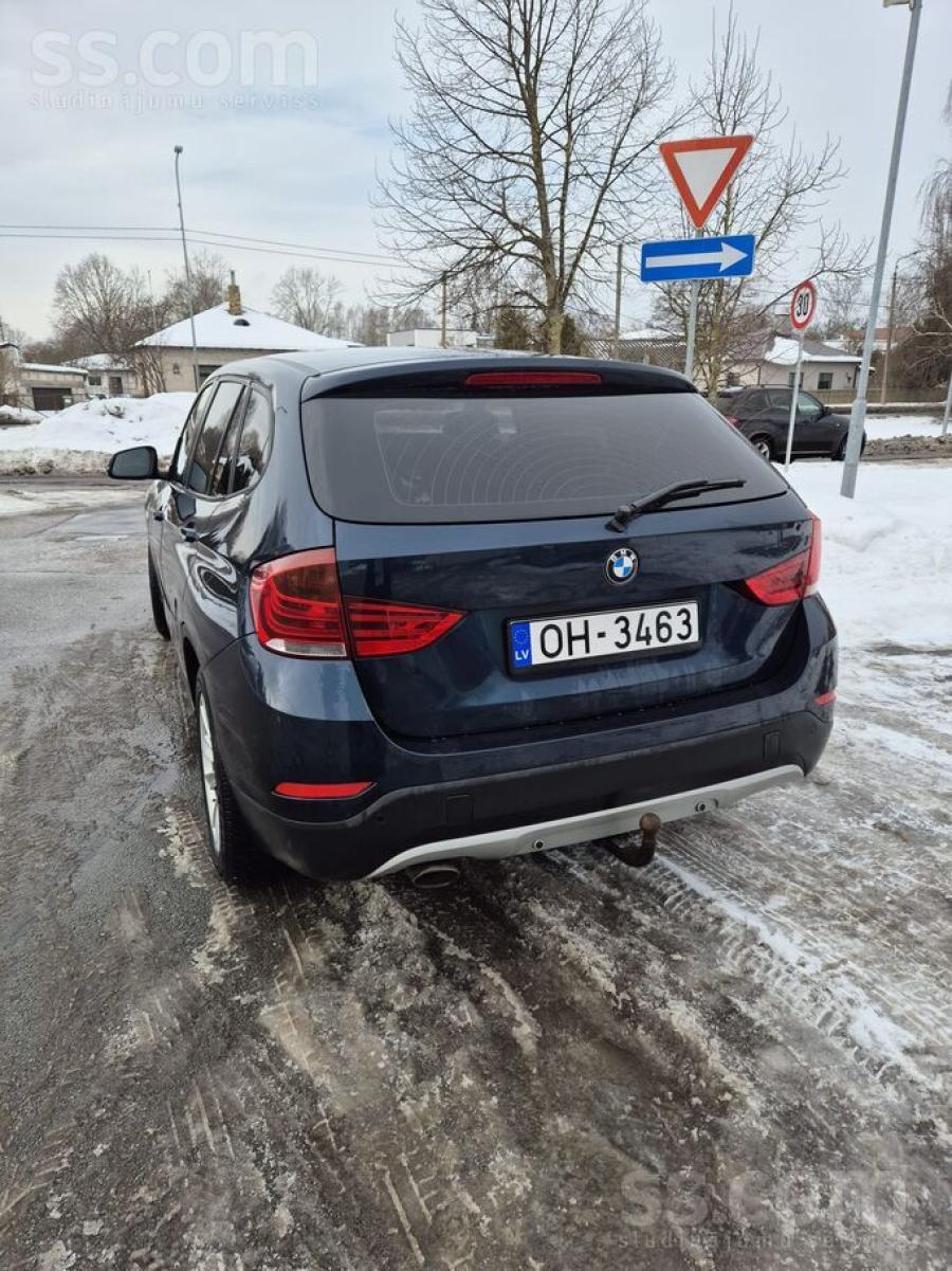 Zils BMW X1 2013 Rīga, ar dzinēja tilpumu 2.00 L un nobraukumu 239 tūkst. km par 5900 €, foto 3 vietnē AUTOMOTO.COM.LV