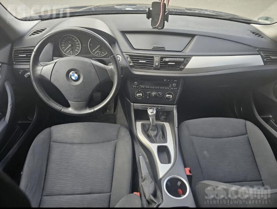 Zils BMW X1 2013 Rīga, ar dzinēja tilpumu 2.00 L un nobraukumu 239 tūkst. km par 5900 €, foto 4 vietnē AUTOMOTO.COM.LV