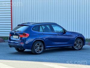 Zils BMW X1 2013 Rīga, ar dzinēja tilpumu 2.00 L un nobraukumu 308 tūkst. km par 9950 €, foto 4 vietnē AUTOMOTO.COM.LV
