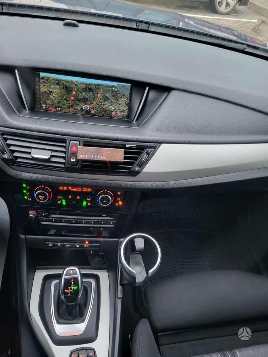 Zils BMW X1 2014 Kauņa, ar dzinēja tilpumu 2.00 L un nobraukumu 199 tūkst. km par 9800 €, foto 24 vietnē AUTOMOTO.COM.LV