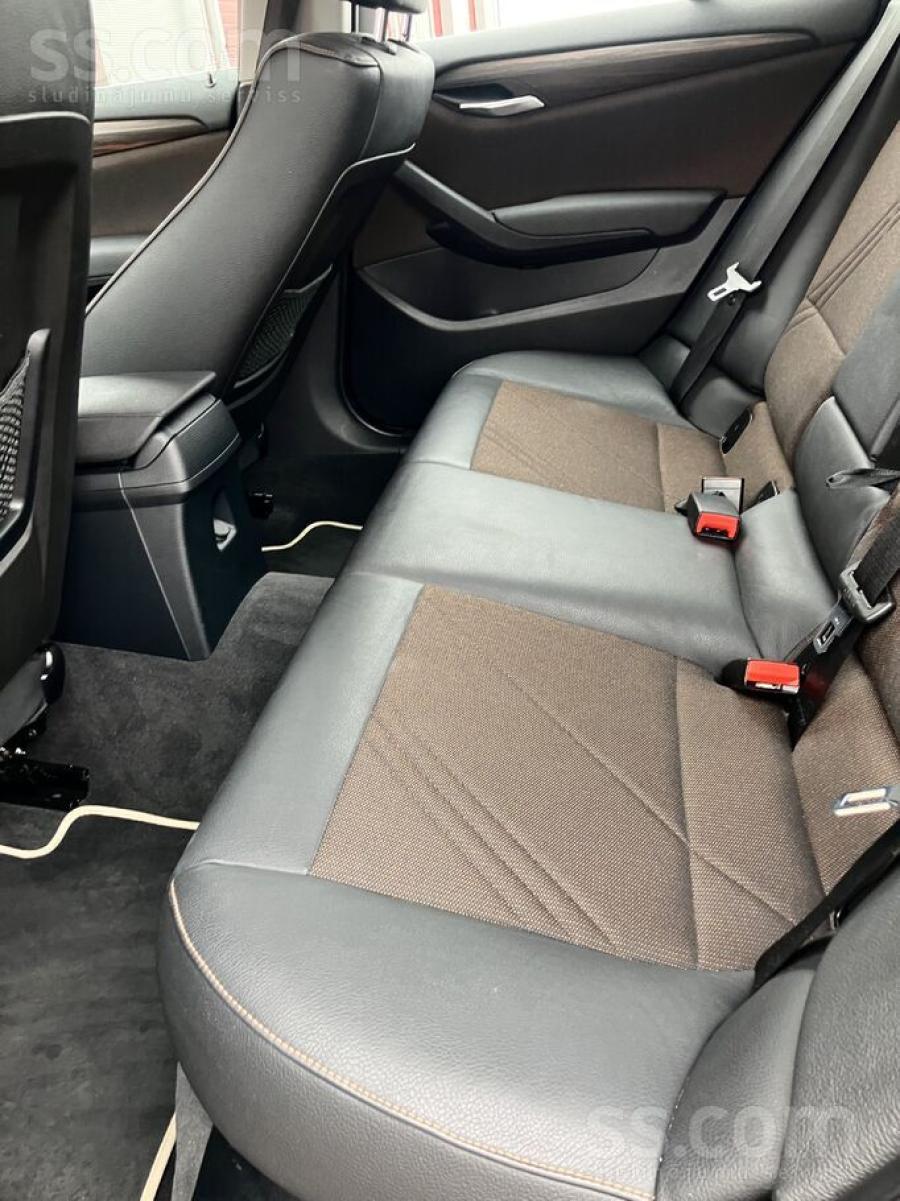 Zils BMW X1 2015 Talsi, ar dzinēja tilpumu 2.00 L un nobraukumu 210 tūkst. km par 10999 €, foto 17 vietnē AUTOMOTO.COM.LV