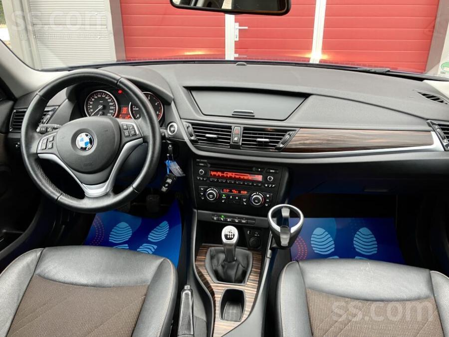 Zils BMW X1 2015 Talsi, ar dzinēja tilpumu 2.00 L un nobraukumu 210 tūkst. km par 10999 €, foto 21 vietnē AUTOMOTO.COM.LV