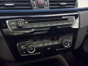 Blue BMW X1 2016 in Kaunas, with an engine capacity of 2.00 L and mileage of 199 thousand km for 14799 €, photo 17 on AUTOMOTO.COM.LV