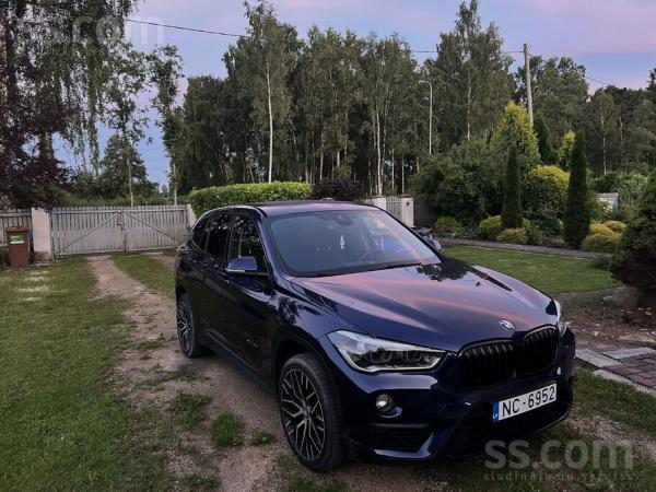 Blue BMW X1 2016 in Riga, with an engine capacity of 1.50 L and mileage of 302 thousand km for 11999 €, photo 1 on AUTOMOTO.COM.LV