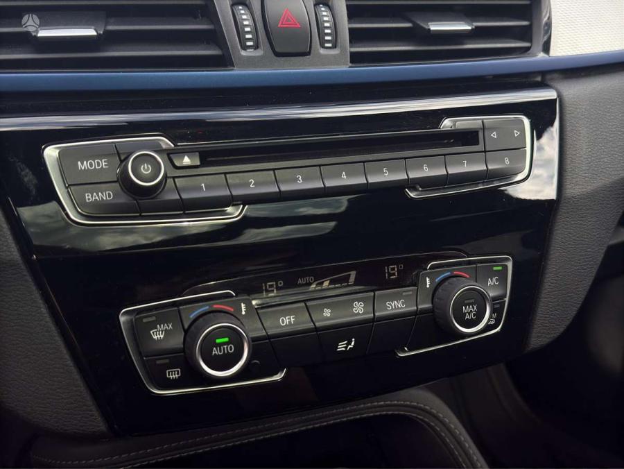 Blue BMW X1 2016 in Kaunas, with an engine capacity of 2.00 L and mileage of 199 thousand km for 14799 €, photo 17 on AUTOMOTO.COM.LV