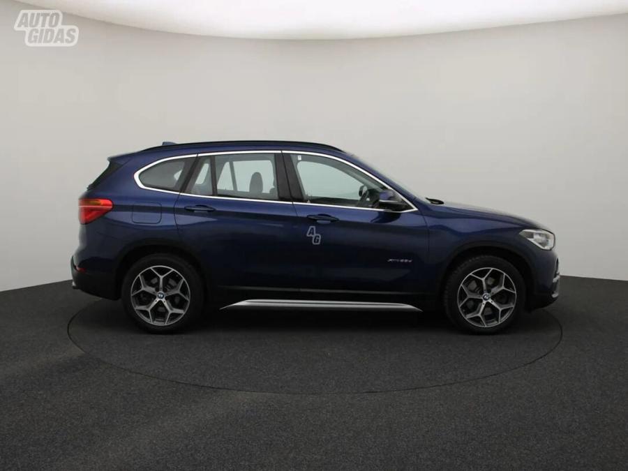 Blue BMW X1 2017 in Vilnius, with an engine capacity of 2.00 L and mileage of 139 thousand km for 18199 €, photo 9 on AUTOMOTO.COM.LV