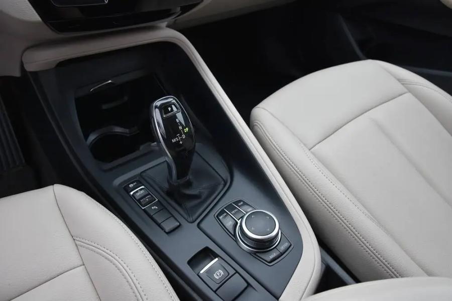 Zils BMW X1 2018 Mārupe, ar dzinēja tilpumu 2.00 L un nobraukumu 218 tūkst. km par 14450 €, foto 8 vietnē AUTOMOTO.COM.LV