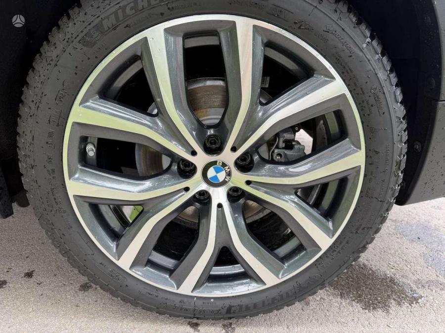 Blue BMW X1 2018 in Kaunas, with an engine capacity of 2.00 L and mileage of 50 thousand km for 15950 €, photo 5 on AUTOMOTO.COM.LV