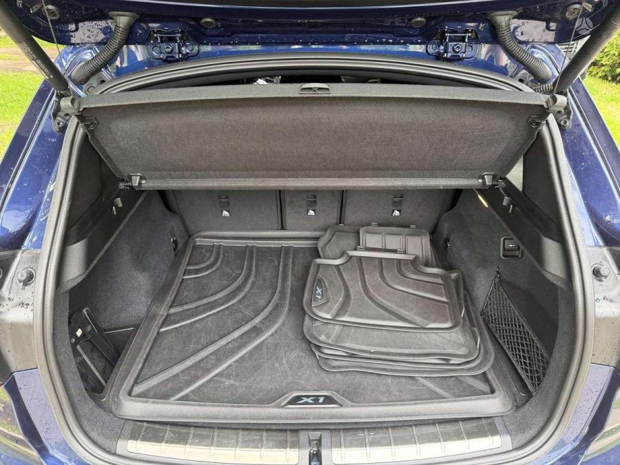 Blue BMW X1 2018 in Kaunas, with an engine capacity of 2.00 L and mileage of 50 thousand km for 15950 €, photo 17 on AUTOMOTO.COM.LV