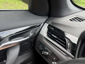 Blue BMW X1 2018 in Kaunas, with an engine capacity of 2.00 L and mileage of 50 thousand km for 15950 €, photo 24 on AUTOMOTO.COM.LV