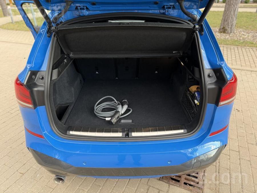 Zils BMW X1 2020 Ogre, ar dzinēja tilpumu 1.50 L un nobraukumu 150 tūkst. km par 22950 €, foto 29 vietnē AUTOMOTO.COM.LV