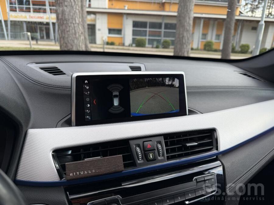 Zils BMW X1 2020 Ogre, ar dzinēja tilpumu 1.50 L un nobraukumu 150 tūkst. km par 22950 €, foto 31 vietnē AUTOMOTO.COM.LV
