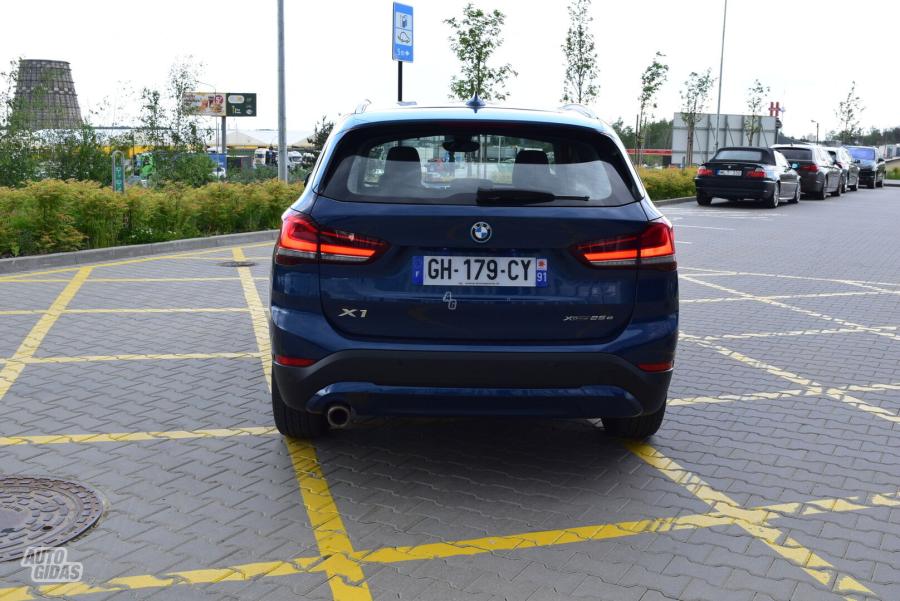 Blue BMW X1 2022 in Vilnius, with an engine capacity of 1.50 L and mileage of 109 thousand km for 17300 €, photo 7 on AUTOMOTO.COM.LV