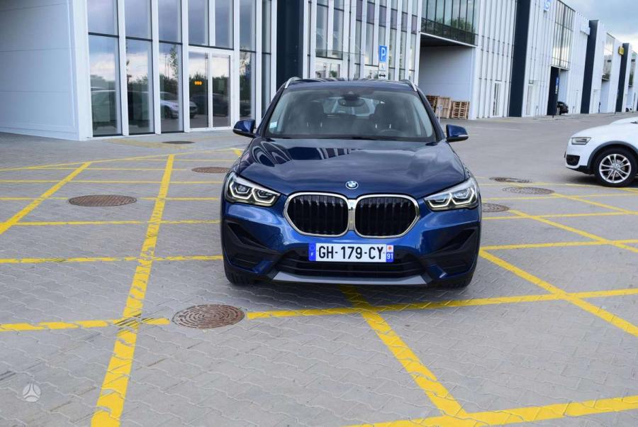 Blue BMW X1 2022 in Vilnius, with an engine capacity of 1.50 L and mileage of 109 thousand km for 16500 €, photo 3 on AUTOMOTO.COM.LV