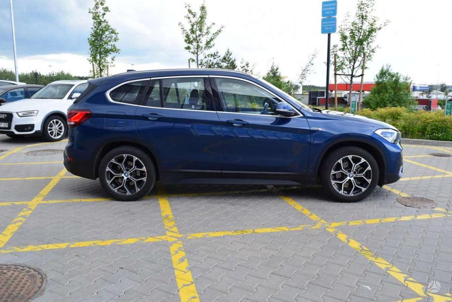 Blue BMW X1 2022 in Vilnius, with an engine capacity of 1.50 L and mileage of 109 thousand km for 16500 €, photo 5 on AUTOMOTO.COM.LV