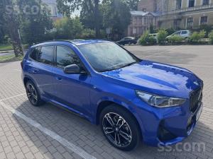 Blue BMW X1 2023 in Riga, with an engine capacity of 1.50 L and mileage of 29 thousand km for 38000 €, photo 3 on AUTOMOTO.COM.LV