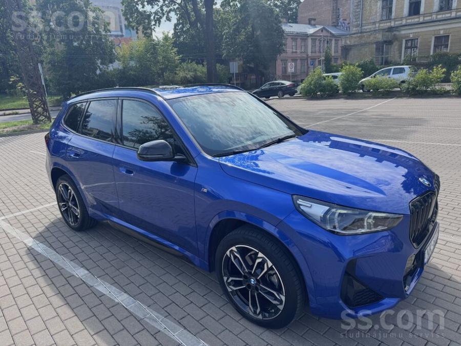 Blue BMW X1 2023 in Riga, with an engine capacity of 1.50 L and mileage of 29 thousand km for 38000 €, photo 3 on AUTOMOTO.COM.LV