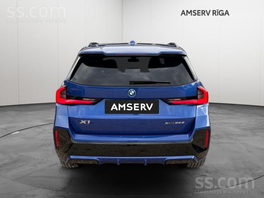 Blue BMW X1 2023 in Riga, with an engine capacity of 1.50 L and mileage of 104 thousand km for 35900 €, photo 5 on AUTOMOTO.COM.LV