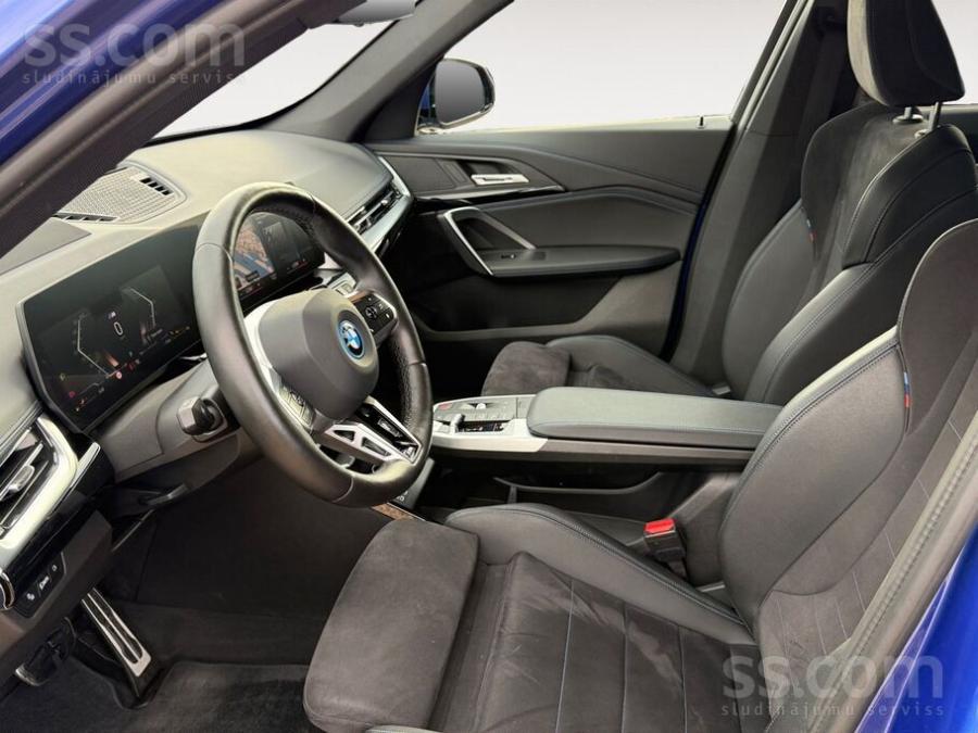 Blue BMW X1 2023 in Riga, with an engine capacity of 1.50 L and mileage of 104 thousand km for 35900 €, photo 12 on AUTOMOTO.COM.LV