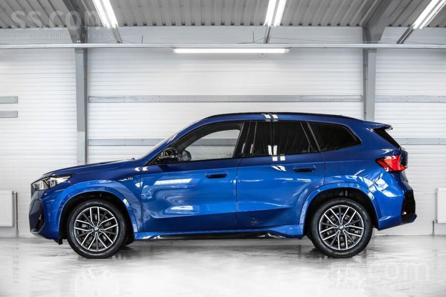 Blue BMW X1 2024 in Tukums, with an engine capacity of 1.50 L and mileage of 0 thousand km for 45500 €, photo 8 on AUTOMOTO.COM.LV