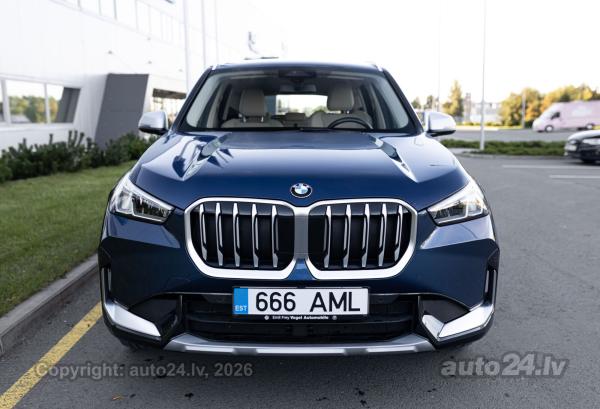 BMW X1 2023 in Tallinn on AUTOMOTO.COM.LV Blue BMW X1 2023 in Tallinn, with an engine capacity of 1.50 L and mileage of 46 thousand km for 37990 €, photo 3 on AUTOMOTO.COM.LV
